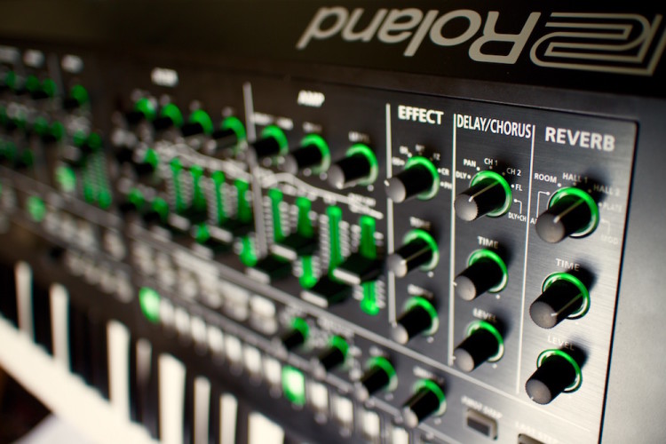 Synth sound: Roland System-8, approfondimento e programmazione ...